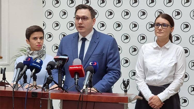 Sankční zákon ministra Lipavského míří do Sněmovny, posílí ochranu ...