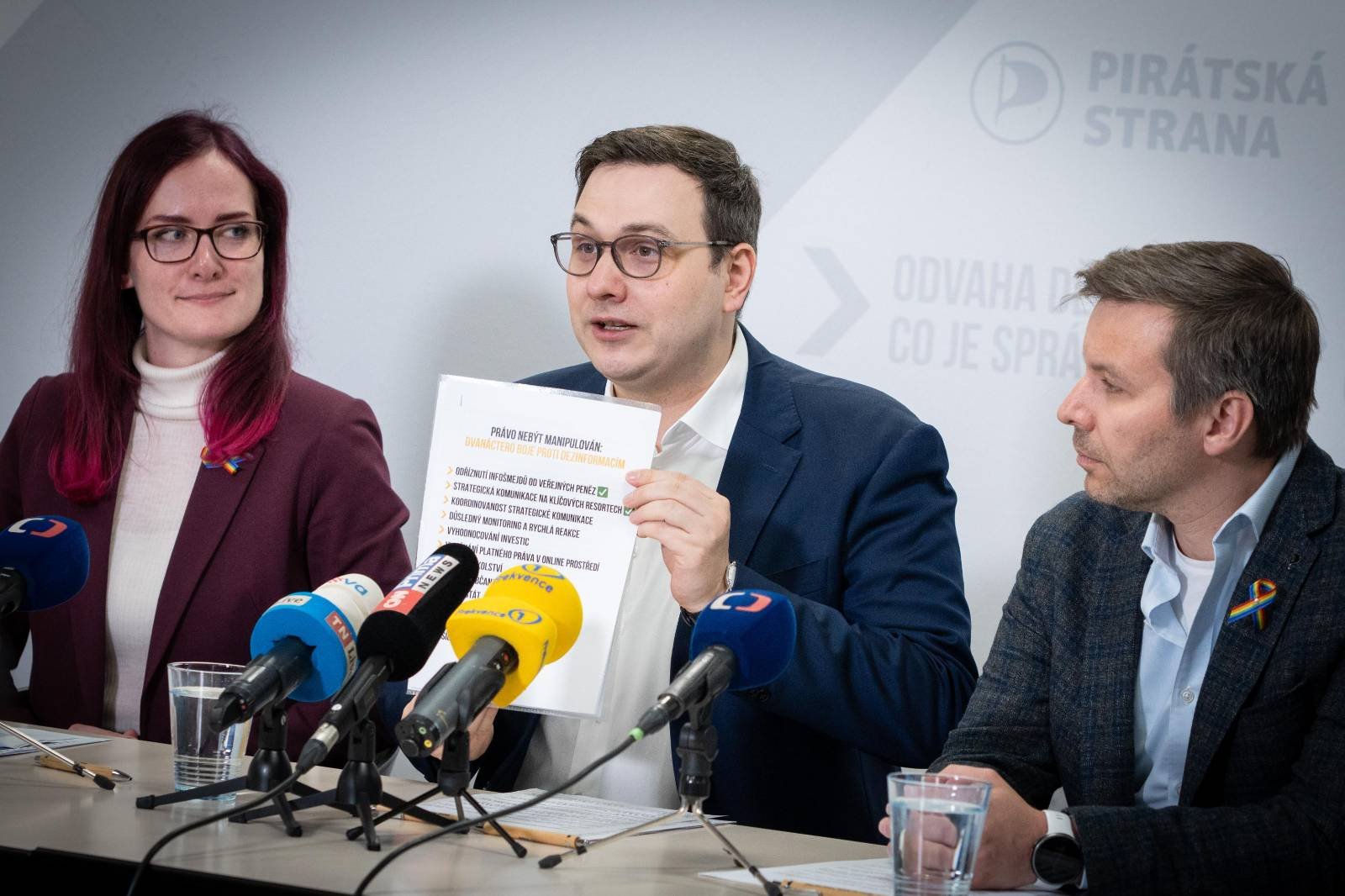 Právo nebýt manipulován: Piráti představili plán pro boj s dezinformacemi